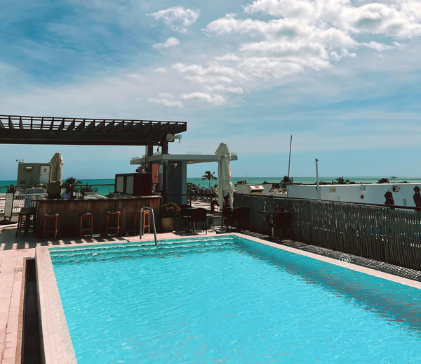 A Comprehensive Guide on How to Choose the Right Pool Steps - Vacbagz.com®